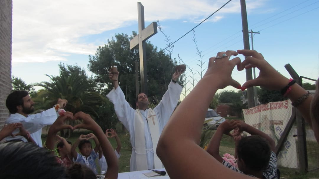 “Pidamos que Dios nos ayude a amar la Eucaristía”, dijo el padre Martín ...