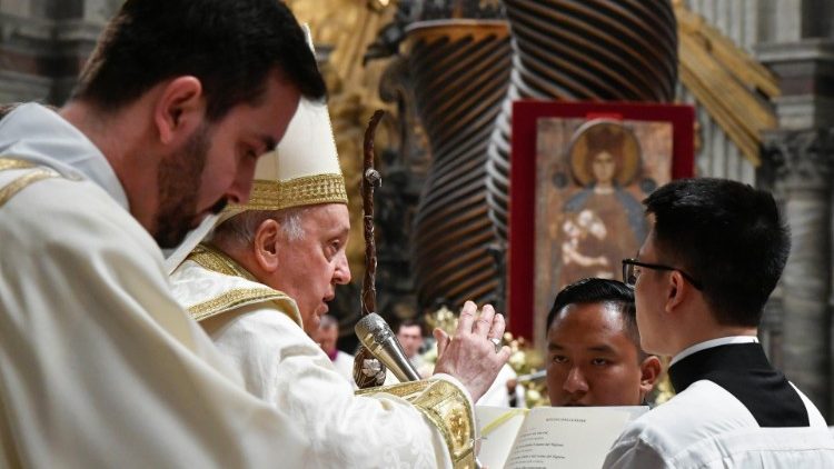 El Papa Francisco: Todo con gratitud y esperanza - Francisco - León
