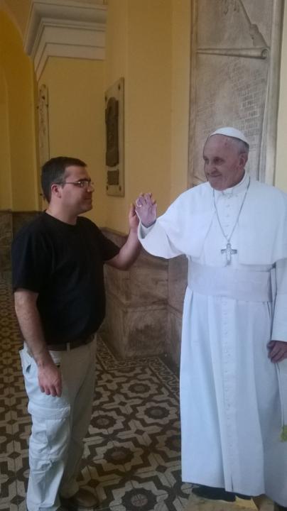 ¿Es realmente el Santo Padre? - RM Joven